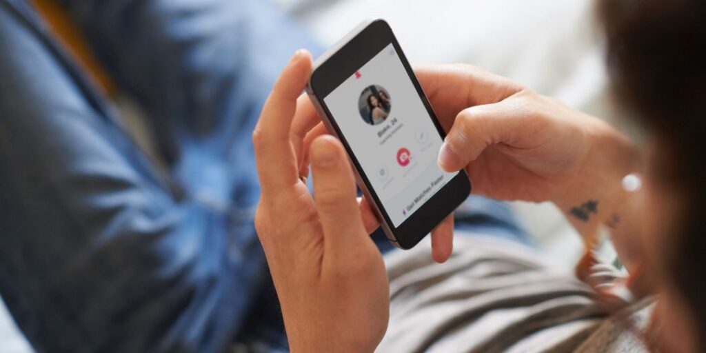 How to Talk to Girls on Tinder | Gentlemen Talk